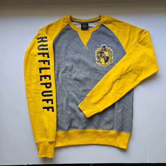 Universal | Sweaters | Harry Potter Hufflepuff Sweatshirt M Hogwarts ...